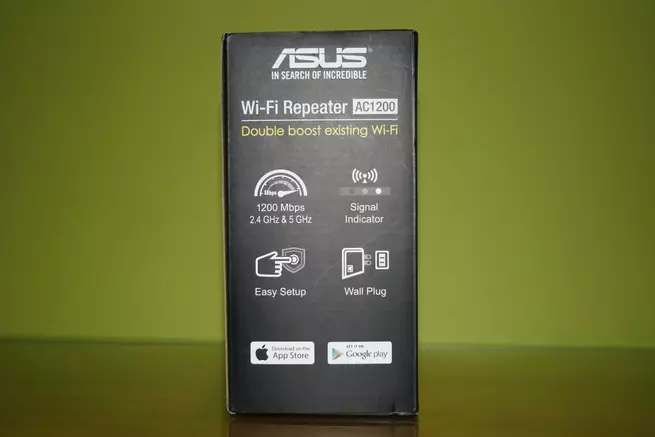 Ana e djathtë e kutisë së përsëritësit Wi-Fi ASUS RP-AC55