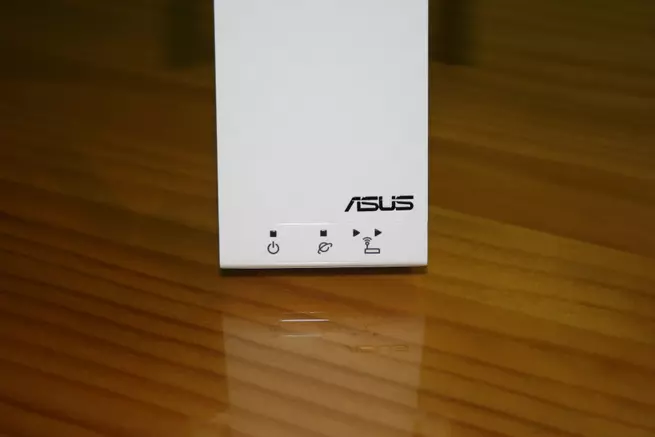 Ezagutu ASUS RP-AC55 Wi-Fi errepikagailuen LEDen egoera