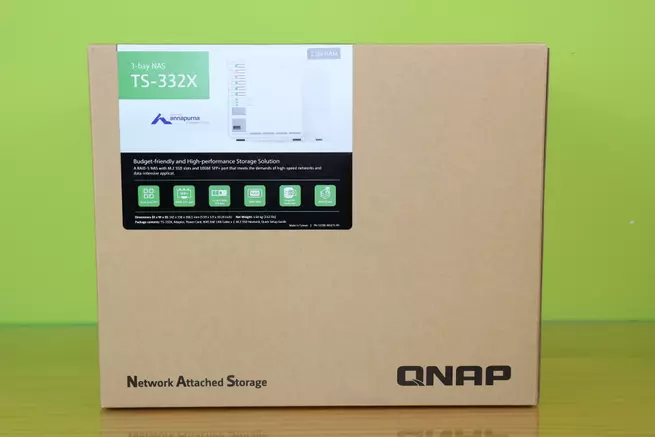 Ihe nkesa QNAP TS-332X NAS n'ihu yana nkọwa ya