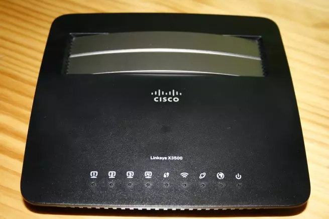 نمای کلی روتر Cisco Linksys X3500