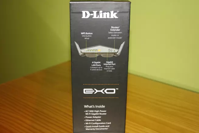 D-Link DIR-879 EXO AC1900 marşrutizator gutusynyň sag tarapy