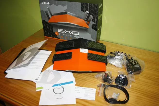 D-Link DIR-879 EXO AC1900 маршрутизатор қорапшасының мазмұны