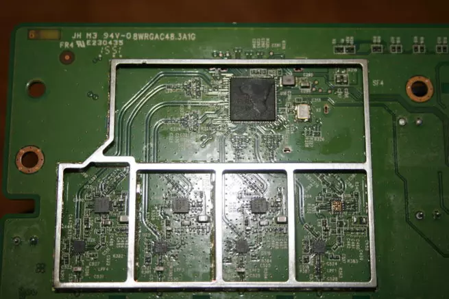 ડી-લિંક DIR-879 રાઉટર 2.4GHz બેન્ડ ઝોન