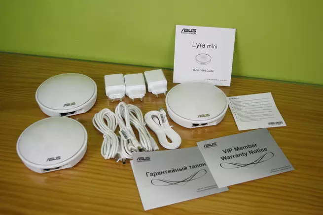 Ang ASUS Lyra Mini Mesh Wi-Fi System Box Contents