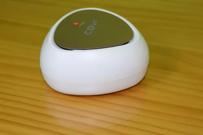 D-Link COVR-C1203 नोडच्या डाव्या बाजूला भेटा