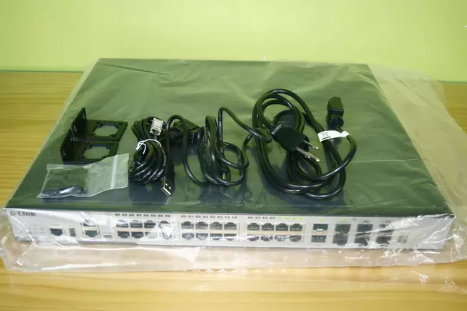 D-Link DGS-3630-28PC L3 Switch Box Contents