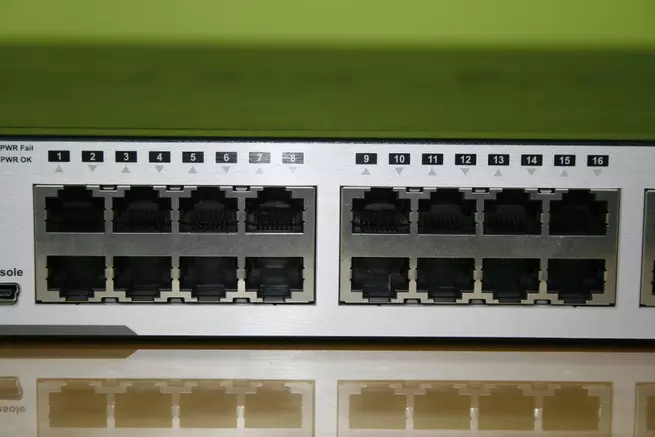 D-Link DGS-3630-28PC L3 Switch PoE+ Gigabit Ethernet პორტები