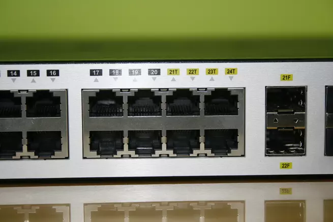 I-D-Link DGS-3630-28PC L3 Switch Combo Gigabit Ports