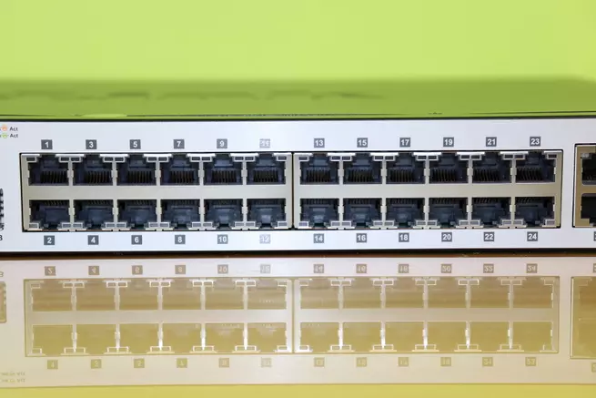 Gigabitové ethernetové porty přepínače D-Link DGS-3130-30TS L3