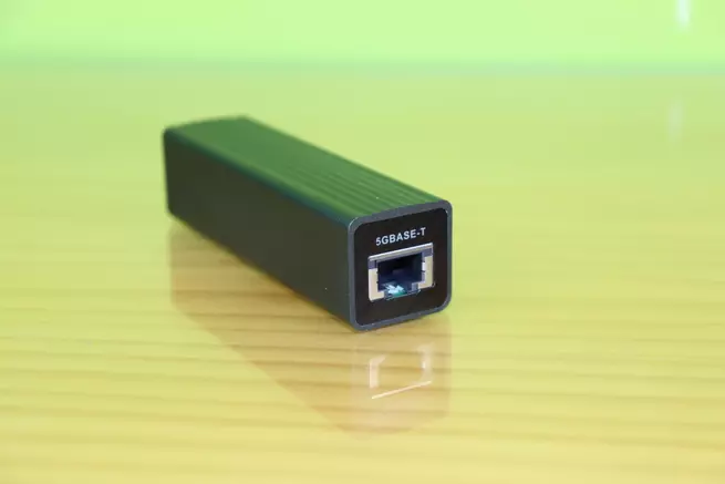 QNAP QNA-UC5G1T USB 3.0 සිට 5GbE ඇඩැප්ටරයේ 5GbE තොටේ විස්තරාත්මකව බැලීම