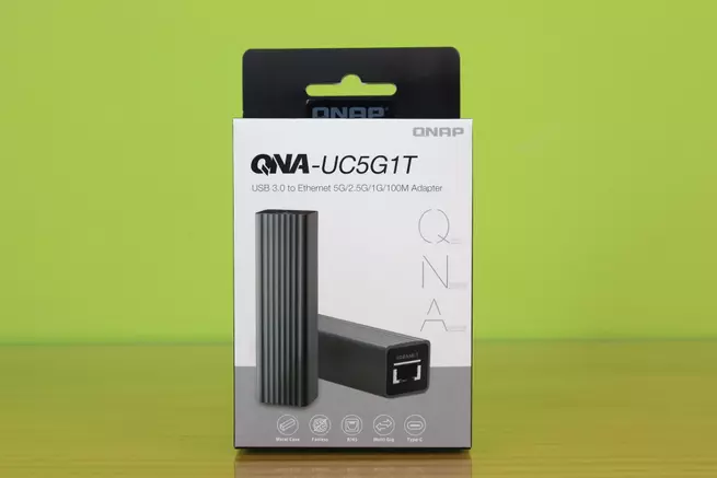 QNAP QNA-UC5G1T USB 3.0 na 5GbE adapter škatla spredaj