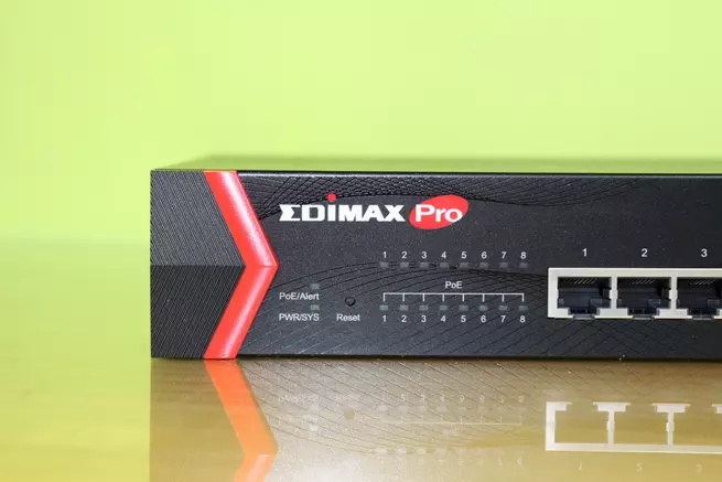 Edimax GS-5208PLG مؤشرات LED لحالة التبديل المُدارة