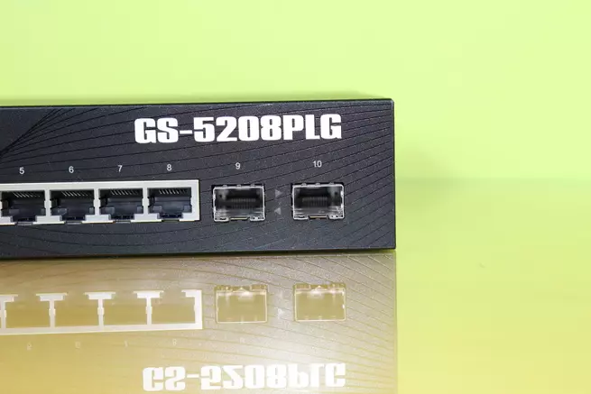 منافذ SFP الخاصة بالمحول المُدار Edimax GS-5208PLG