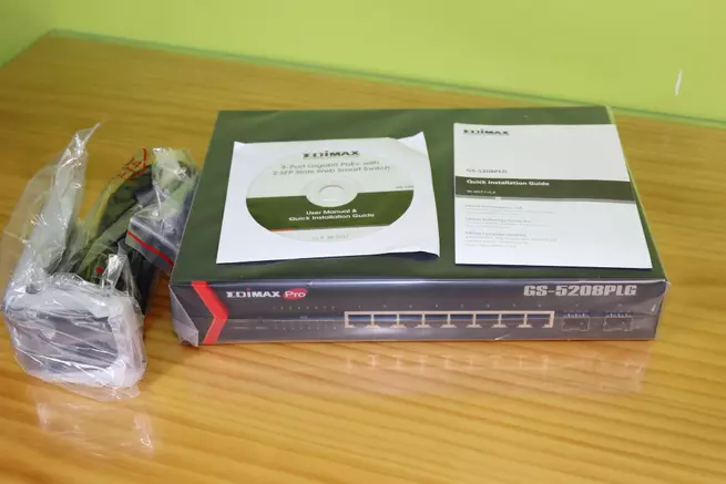 Edimax GS-5208PLG Managed Switch Box အကြောင်းအရာများ