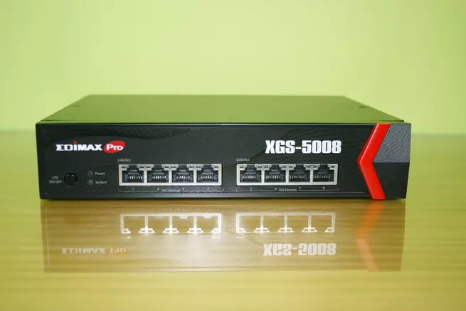 Edimax XGS-5008 स्विचको 10Gigabit पोर्टहरू