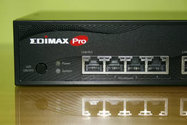 Perincian LED dan port 10Gigabit suis Edimax XGS-5008