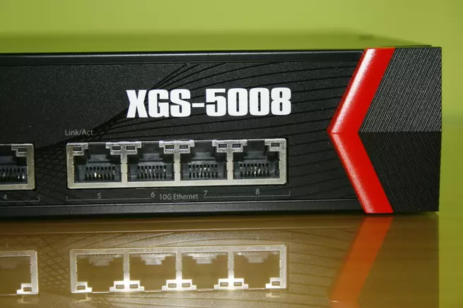 Edimax XGS-5008 スイッチの 10 ギガビット RJ-45 ポートについて理解する