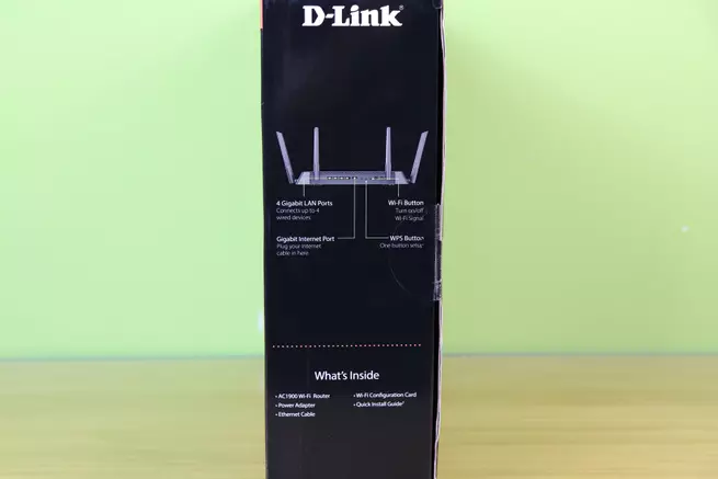 Дар тарафи рости қуттии роутери нейтралии D-Link DIR-878