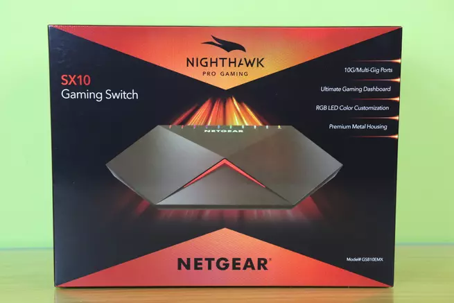מארז מתג NETGEAR Nighthawk GS810EMX קדמי