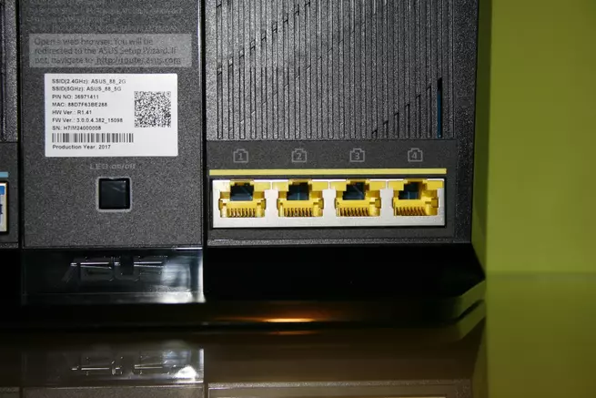 Połączenia Gigabit LAN neutralnego routera do gier ASUS RT-AC86U