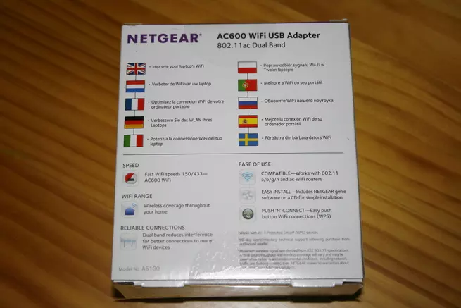 Stražnja strana kućišta Wi-Fi adaptera NETGEAR A6100