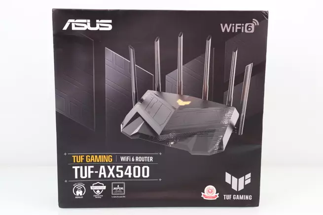 ASUS TUF-AX5400 o'yin routerining old qismi