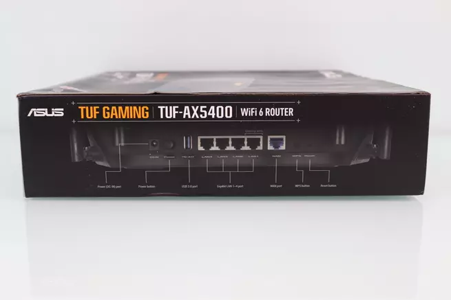 ASUS TUF-AX5400 o'yin routerining o'ng tomoni