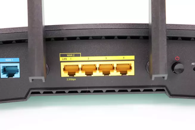 Ethernetové porty pro LAN routeru Synology RT6600ax WiFi