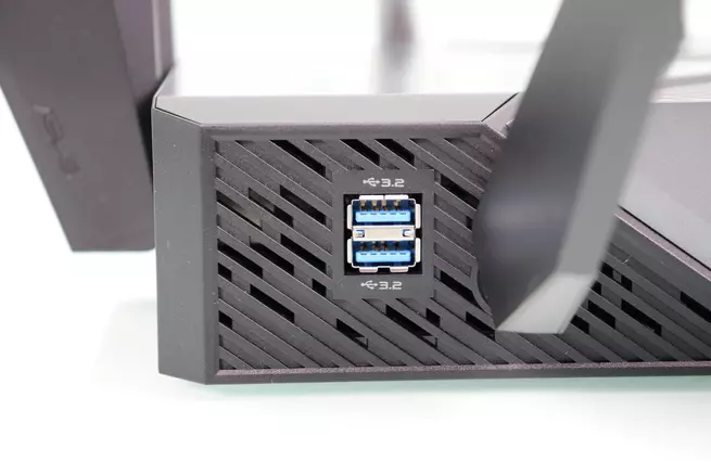 Porte USB 3.0 ad alte prestazioni del router ASUS GT-AXE11000 Wi-Fi 6E