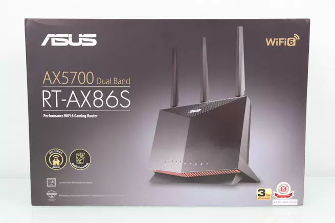 Voorkant van die boks van die router WiFi 6 ASUS RT-AX86S