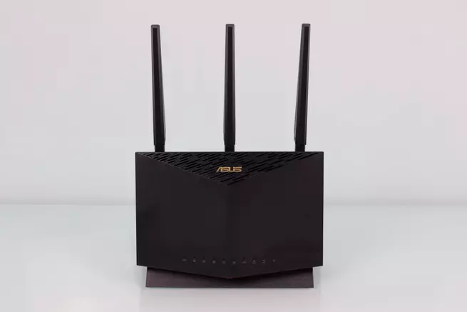 ASUS RT-AX86S WiFi 6 marşrutlaşdırıcısı ön