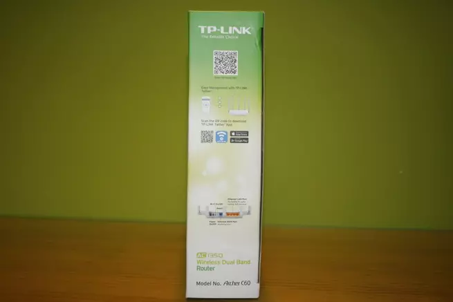 צד ימין של הנתב האלחוטי TP-Link Archer C60