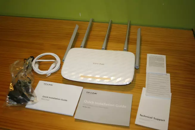 TP-Link Archer C60路由器盒子內容視圖