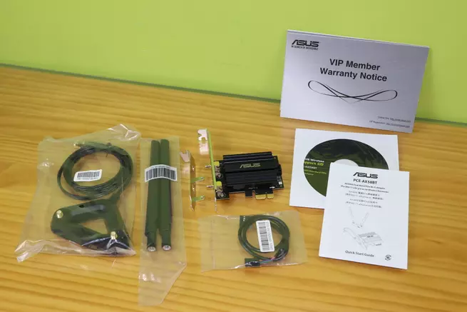 Contents of the WiFiASUS PCE-AX58BT card box