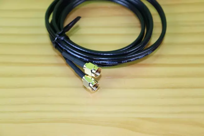 RP-SMA connectors of the WiFi antenna base ASUS PCE-AX58BT