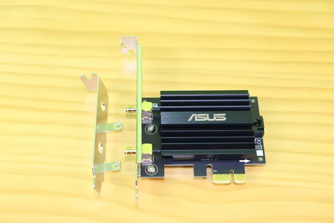 ASUS PCE-AX58BT WiFI card front in detail