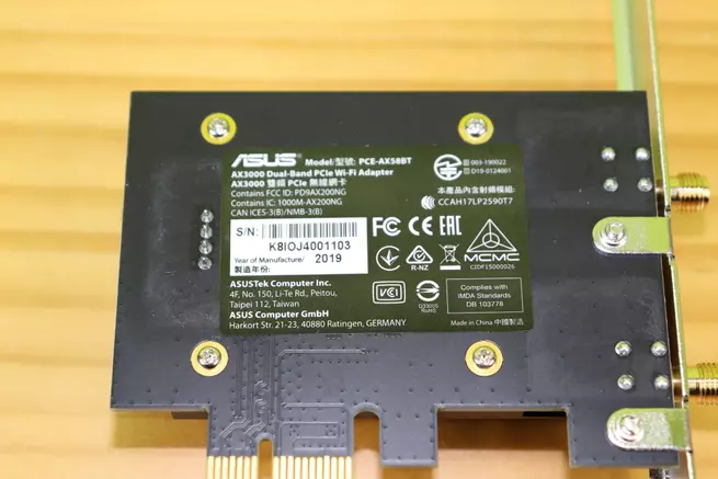 Rear area of ​​the ASUS PCE-AX58BT WiFi card in detail