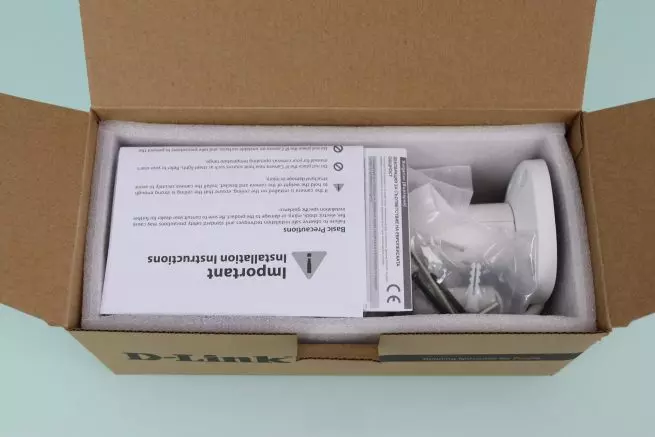 In der Box mit der D-Link DCS-4718E IP-Kamera