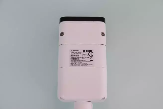 D-Link DCS-4718E IP kamerasining pastki qismi