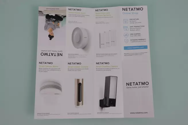 Brosur dengan semua produk keselamatan rumah Netatmo