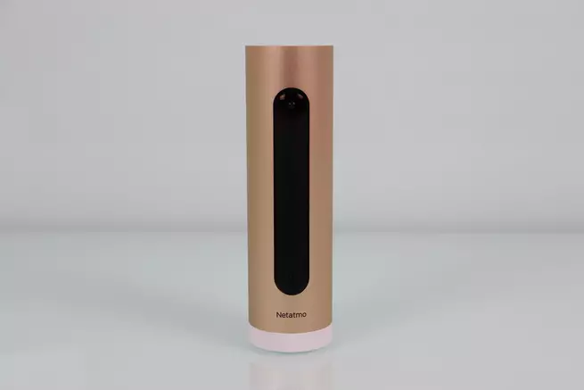 Netatmo indendørs kamera foran med sensor og mikrofon