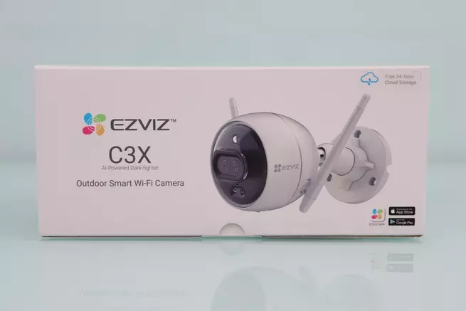 Quddiem il-kaxxa tal-kamera IP EZVIZ C3X