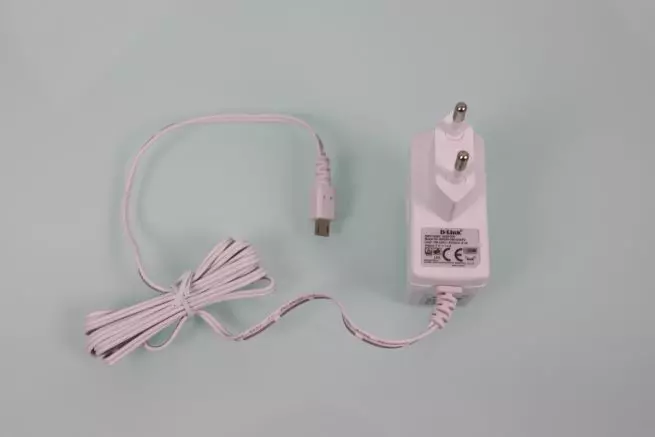 D-Link DCS-8000LHv2 Micro USB адаптер за напојување