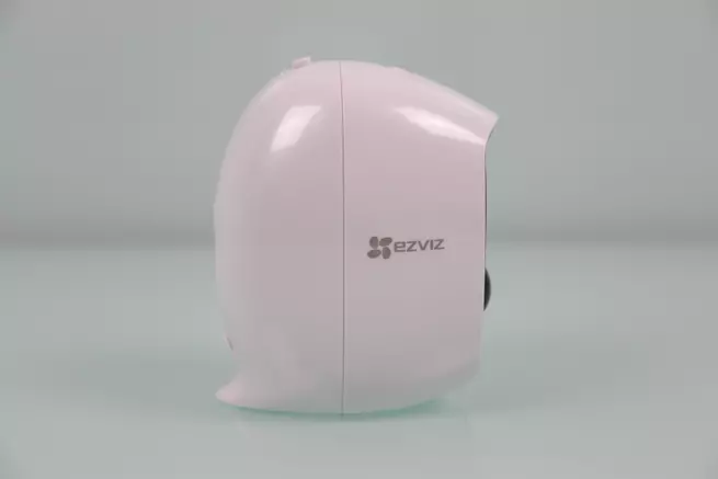 Kaliwang bahagi ng EZVIZ C3A Cloud camera