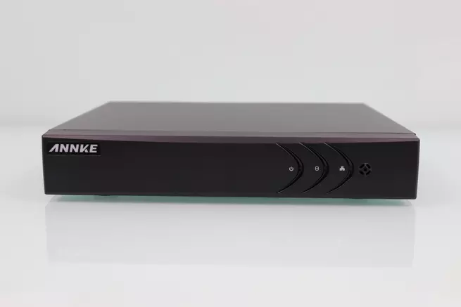 Преден дел на DVR во системот за видео надзор ANNKE 1080p