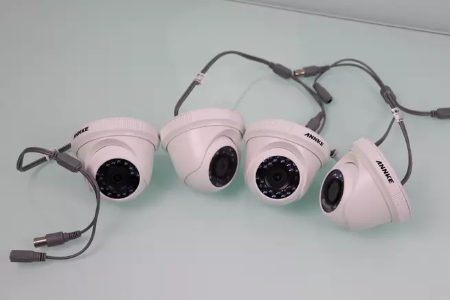 Tingnan ang 4 na camera ng ANNKE 1080p video surveillance system