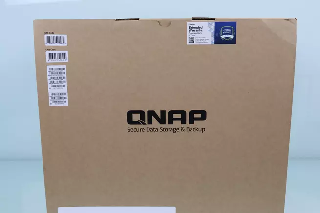 Nangungunang lugar ng QNAP TVS-h1288X NAS case