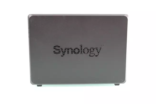 Regterkant van Synology DS720+ NAS-bediener