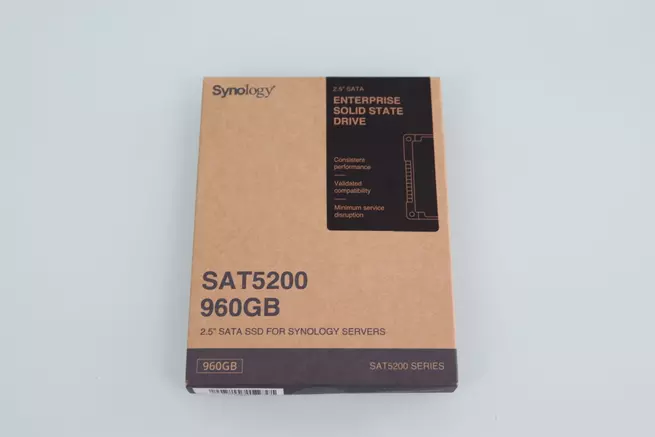 Synology SAT5200 960GB SSD 케이스 전면