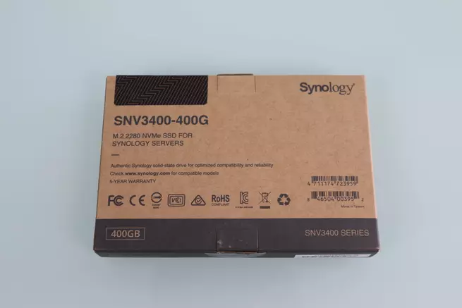 Synology SNV3400 M.2 NVMe SSD-kas agter